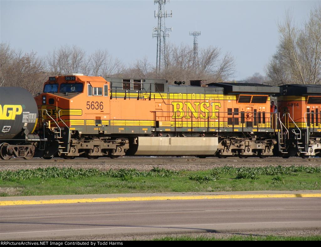 BNSF 5636
